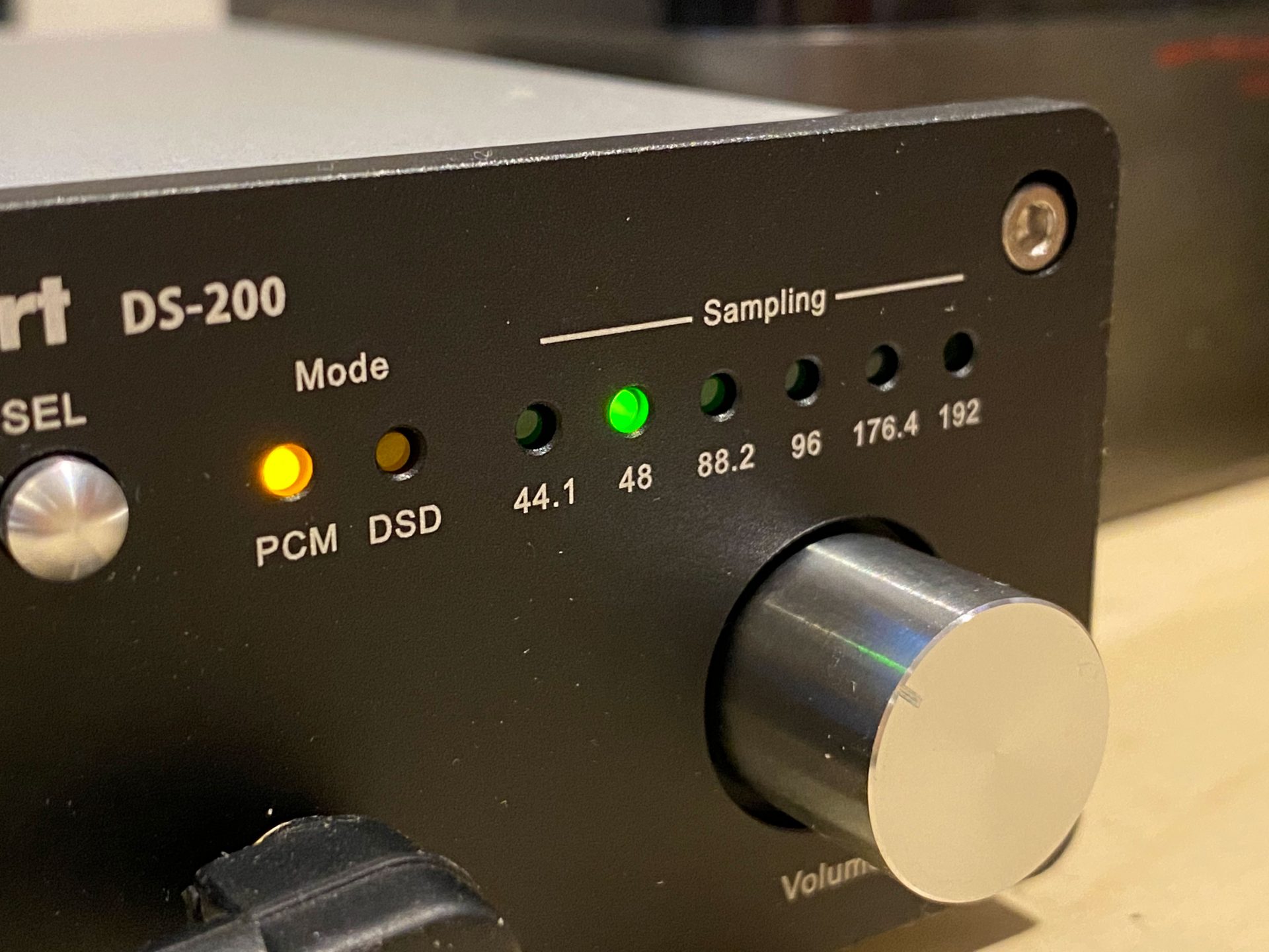 最新のUSB-DAC「DS-200」ハイエンドな作り込みが音楽好きを惹き付ける！レビュー！ | ガジェットイシュー | キミに刺さるガジェットレビューブログ